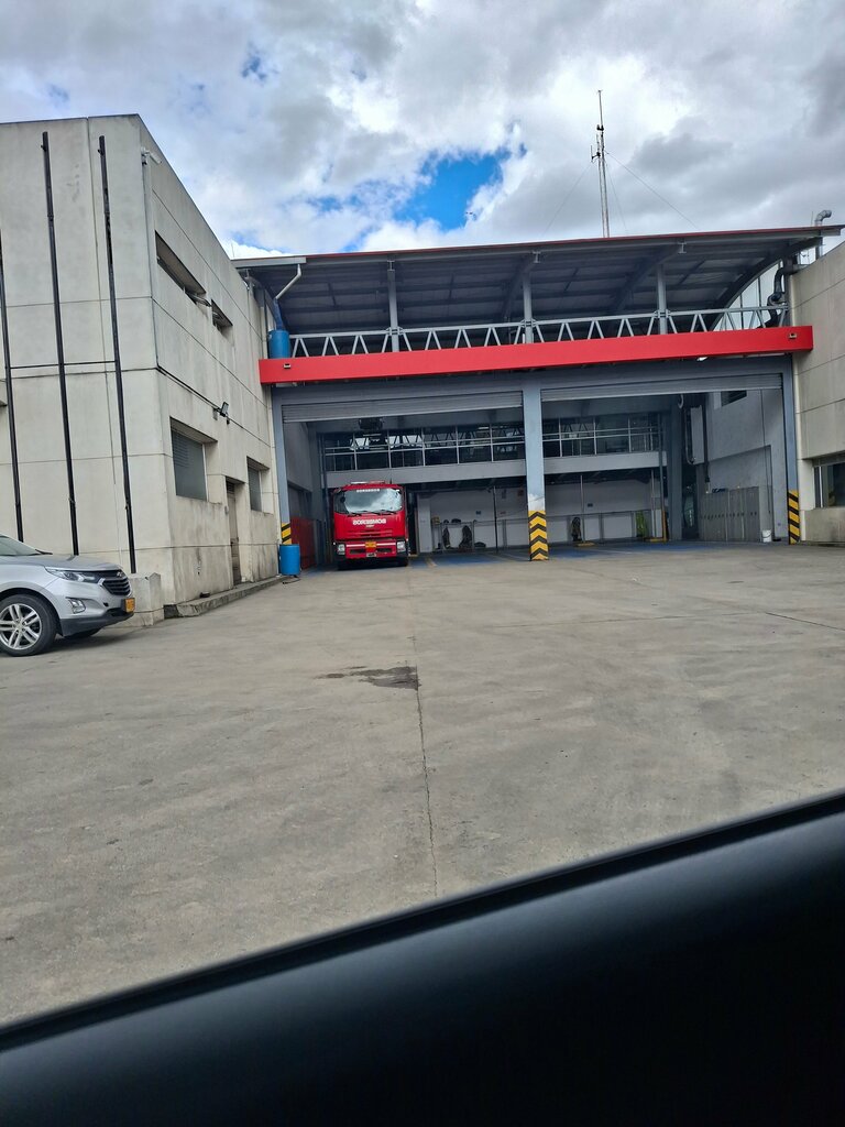 i̇tfaiye Alejandro Lince Kennedy Station, Bogota, foto