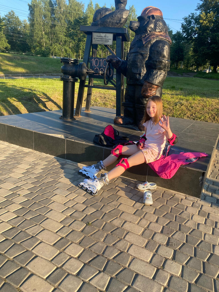 Park, sokak heykeli Медведь-нефтяник, Yaroslavl, foto
