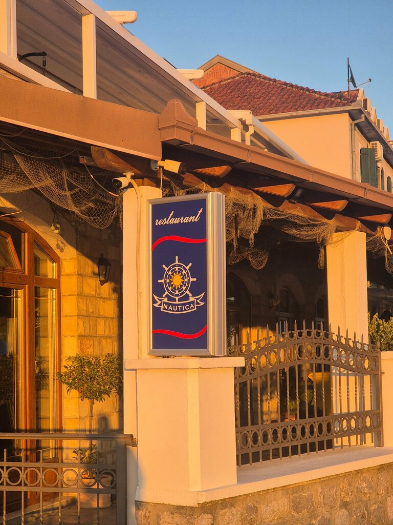 Kafe Nautica, Dünya, foto