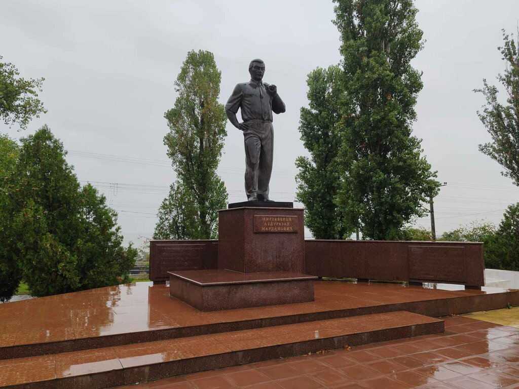 Anıt, heykel А.М. Мирзабеков, Makhachkala, foto