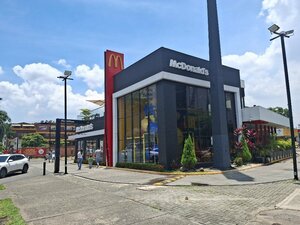 McDonald's (Valle del Cauca, Municipio de Santiago de Cali, Carrera 39, 6-25), restoran  Cali'den