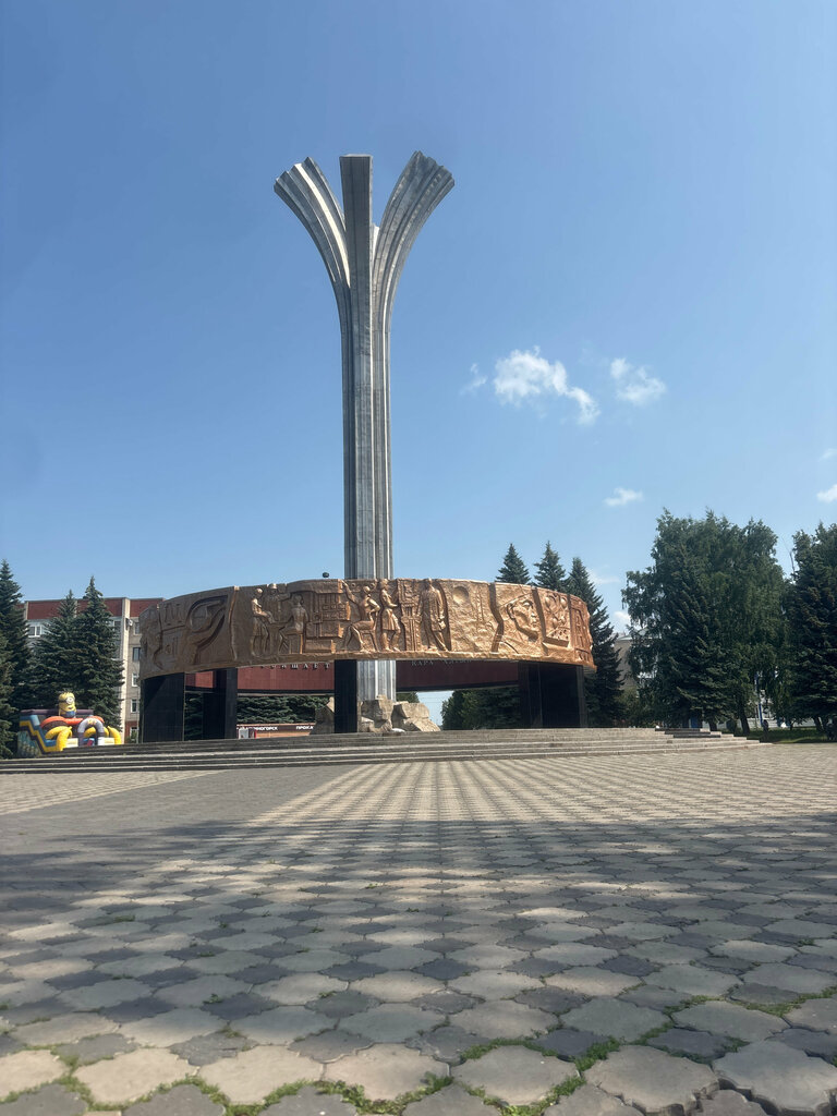 Anıt, heykel Первооткрывателям нефти Татарстана, Leninogorsk, foto