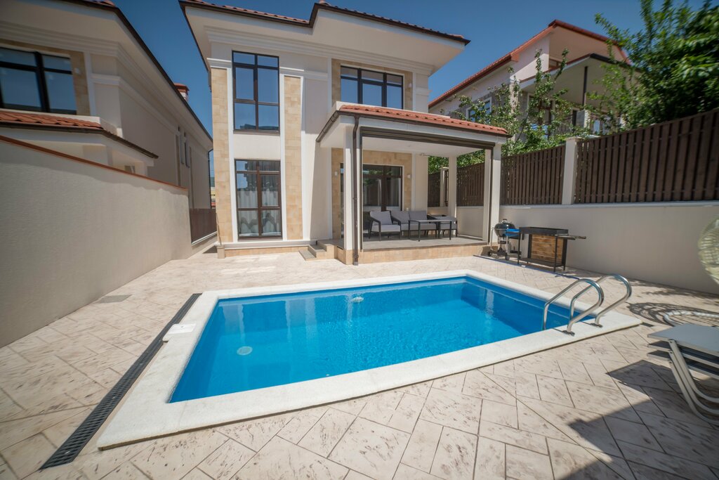 Resort oteller, tesisler Роскошный дом с бассейном и баней, Gelencik, foto