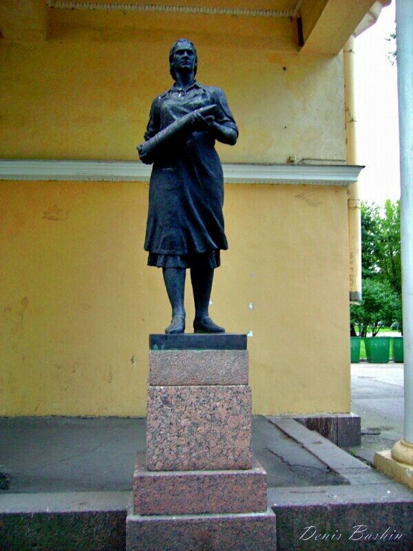 Park, sokak heykeli Тыл, Saint‑Petersburg, foto