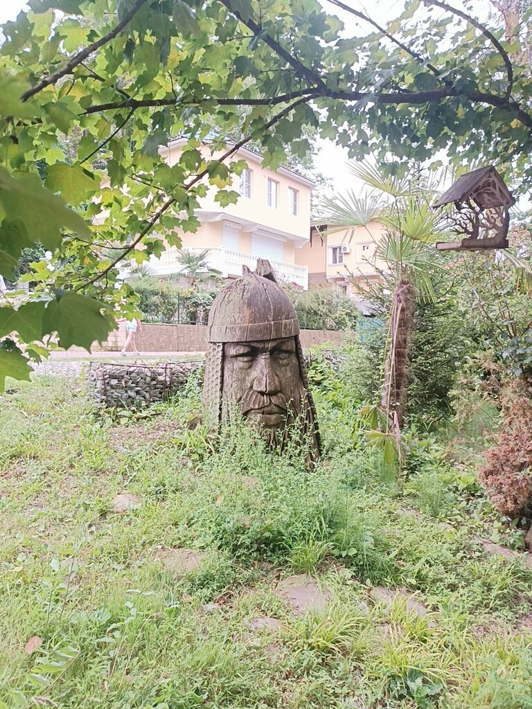Park, sokak heykeli Богатыри, Soçi, foto