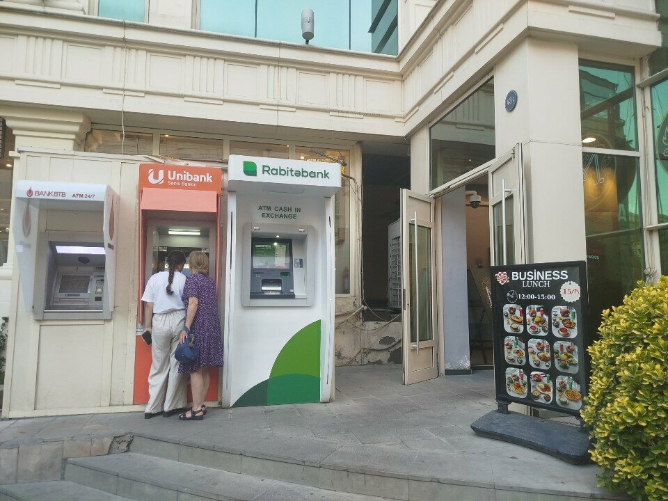 ATM'ler Rabitə Bank, Bakü, foto