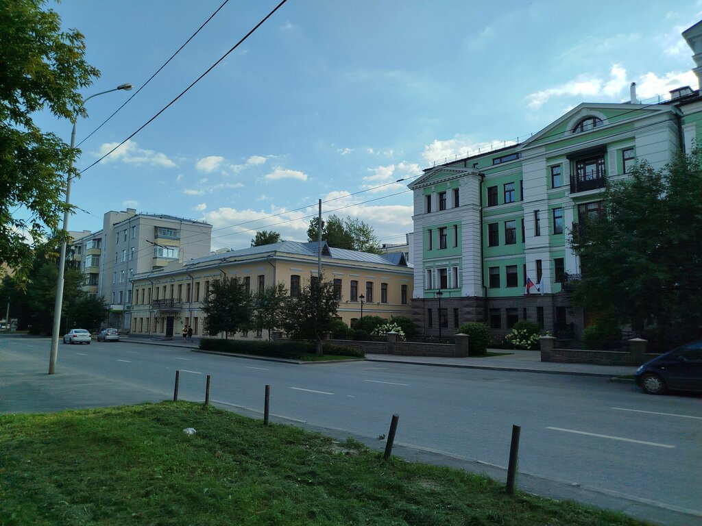 Turistik yerler Здание духовного ведомства Екатеринбургской епархии, первая половина XIX века, Yekaterinburg, foto