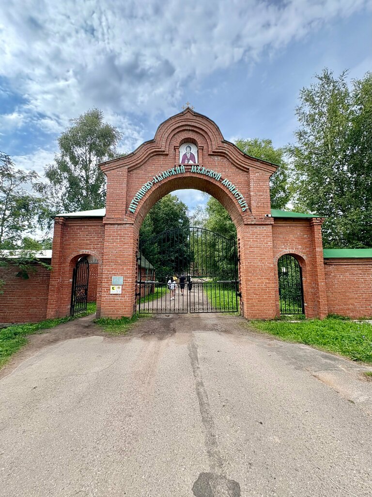 Turistik yerler Chasovnya Antoniya Dymskogo V Troitskom Antoniyevo-Dymskom monastyre, Saint‑Petersburg ve Leningradskaya oblastı, foto