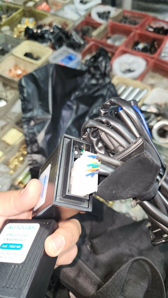 Otomobil servisi Auto electrics workshop, Buhara, foto