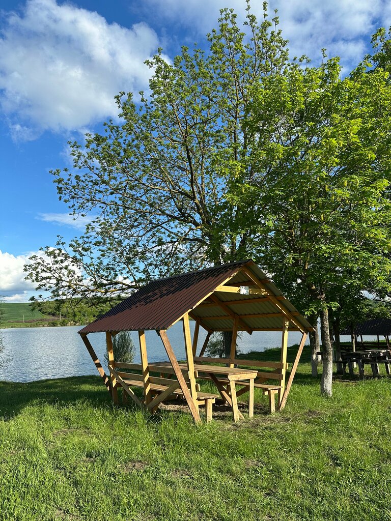 Balık çiftçiliği ve toptancıları Наше Озеро, Krasnodarski krayı, foto