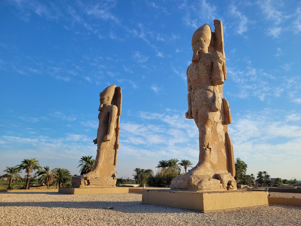 Arkeolojik sit alanı The Colossi of Amenhotep III, El‑Uksur, foto