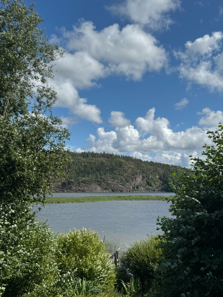 Dağ zirvesi Скала Импилахти, Karelya, foto