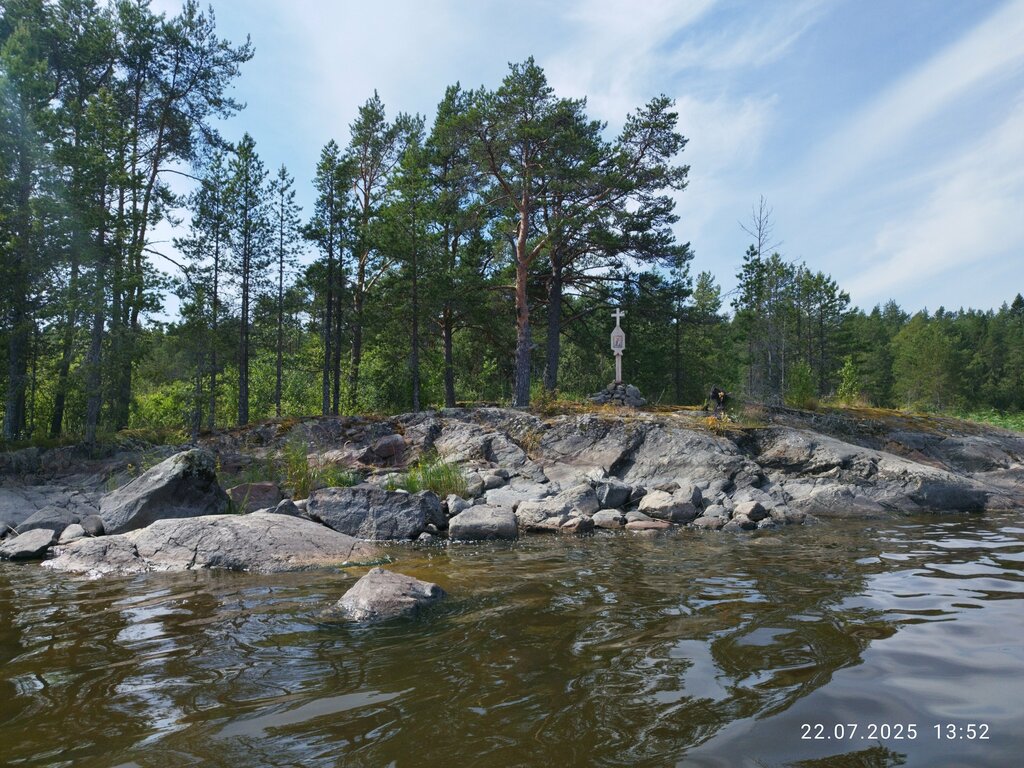 Anıt, heykel Крест, Karelya, foto