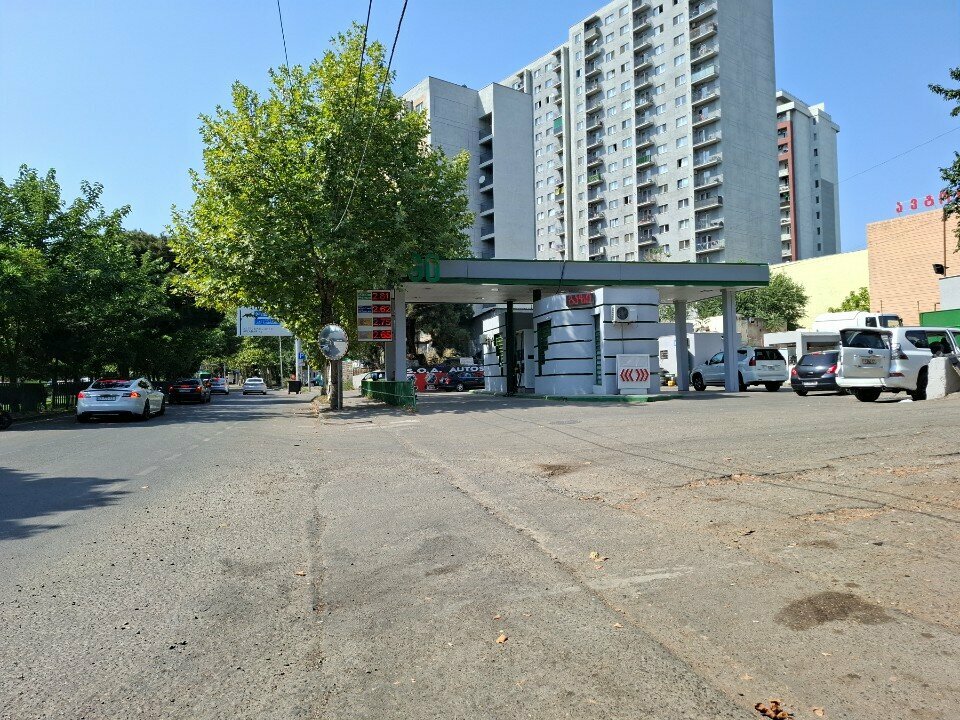 Benzin istasyonu Go, Tiflis, foto