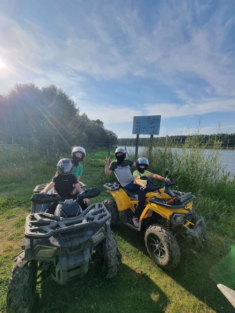 Kiralama noktası Kvadrik molo, Minskaya oblastı, foto