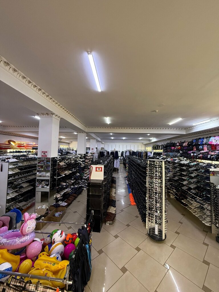 Giyim mağazası Mega Planeta, Almatı eyaleti, foto