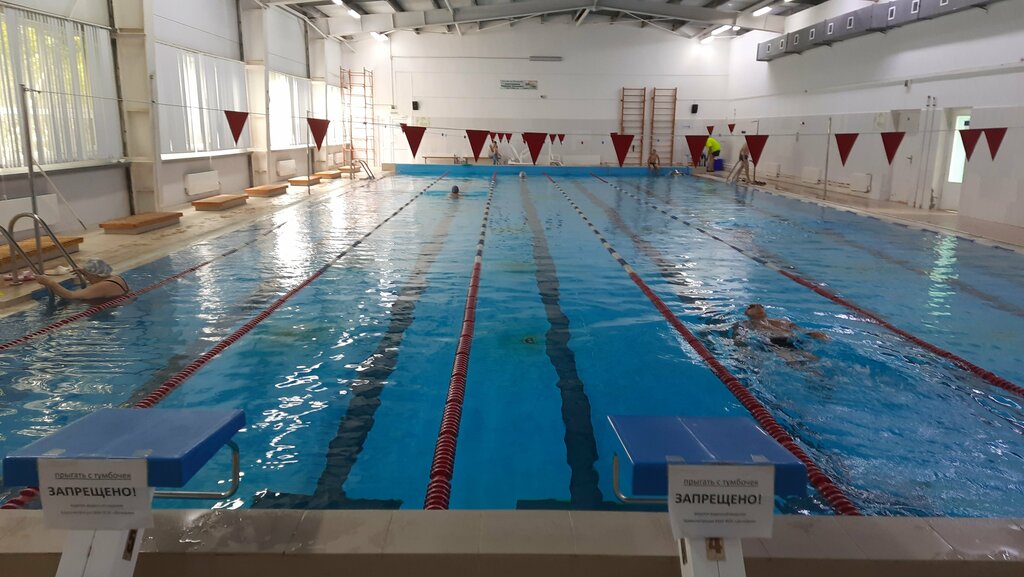 Çok amaçlı spor tesisleri Delfin Municipal Autonomous Institution Sports and Recreation Complex, Uriupinsk, foto