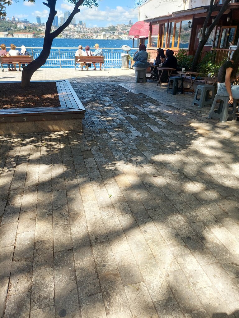 Kafe Çınaraltı Cafe, İstanbul, foto