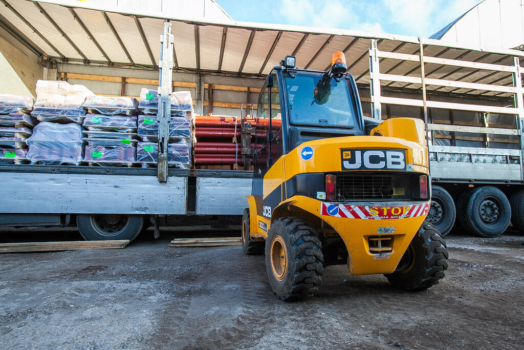 Boru tesisatı ve aksesuarları Inrusstrade, Moskova, foto