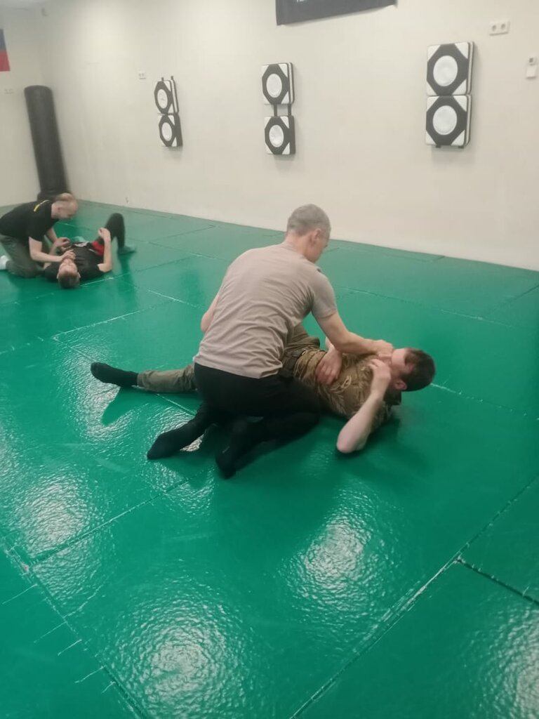 Silah ve koruma ürünleri Создай себя, Moskova, foto