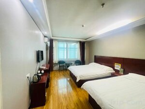 Jingxin Express Hotel (Opposite to Autonomous Region Traditional Chinese Medicine Hospital, No. 93 Huanghe Road), otel  Urumqi'den