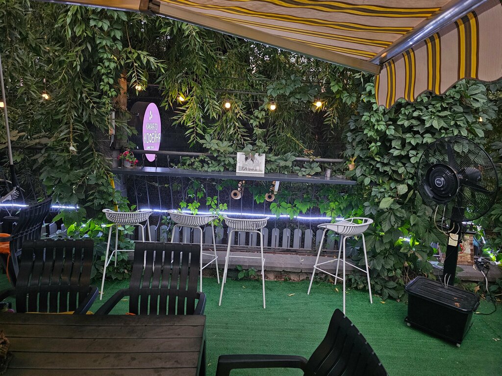 Kahve dükkanları Coffee Is Life, Almatı, foto