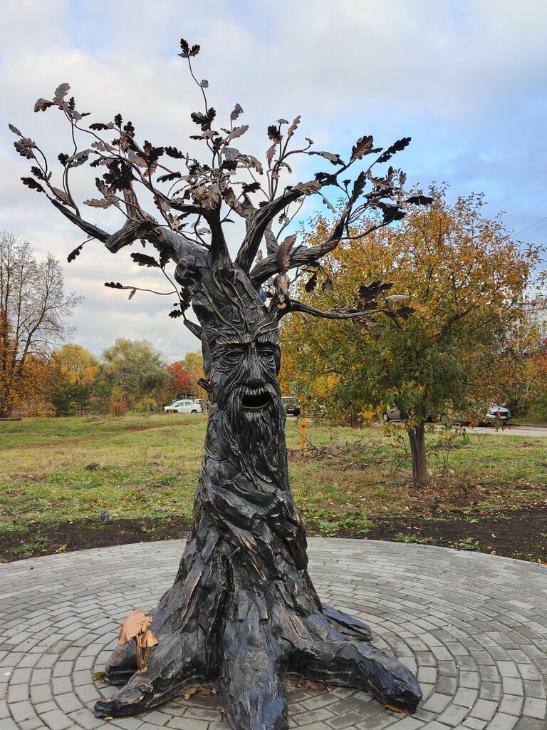 Park, sokak heykeli Дуб желаний, Riazan, foto