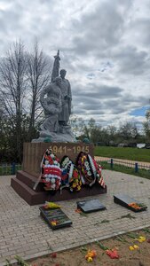 Братская могила № 5 (Smolensk Region, Roslavlskiy District, derevnya Saveyevo), anıt, heykel  Smolenskaya oblastından