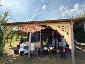 Теремок (Oryol Region, Mtsenskiy rayon, Karandakovskoye selskoye poseleniye, posyolok rodovykh pomestiy Mezhdurechye), kafe  Orlovskaya oblastından