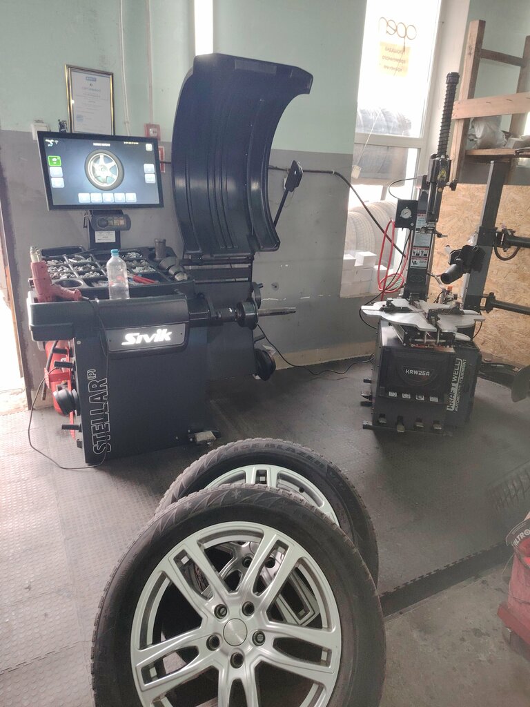 Oto lastik tamiri Tire repair yard, Moguilev, foto