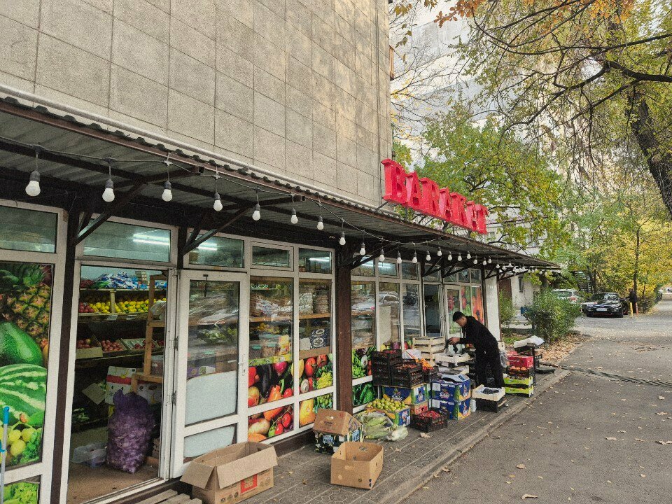 Manavlar Vegetable and Fruit Kiosk, Almatı, foto