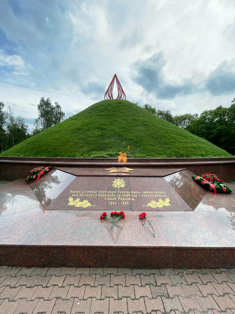 Anıt, heykel Курган Славы, Gomel, foto