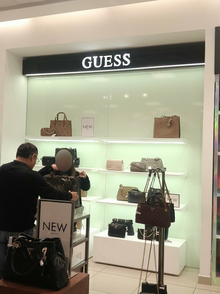 Çanta ve valiz mağazaları Guess, Lima, foto