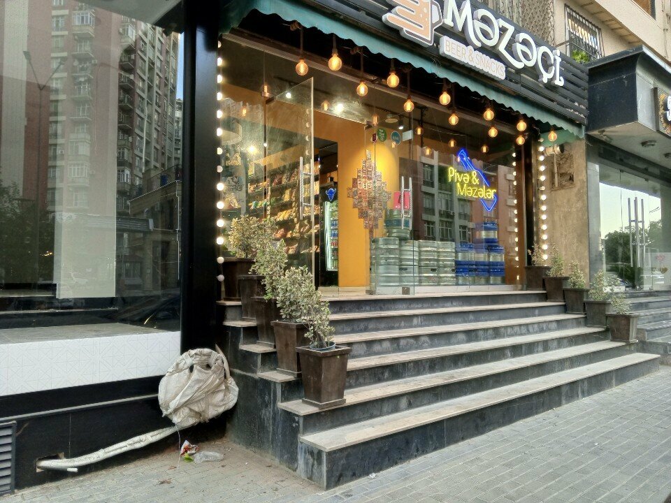 Bira dükkanı Məzəçi, Bakü, foto