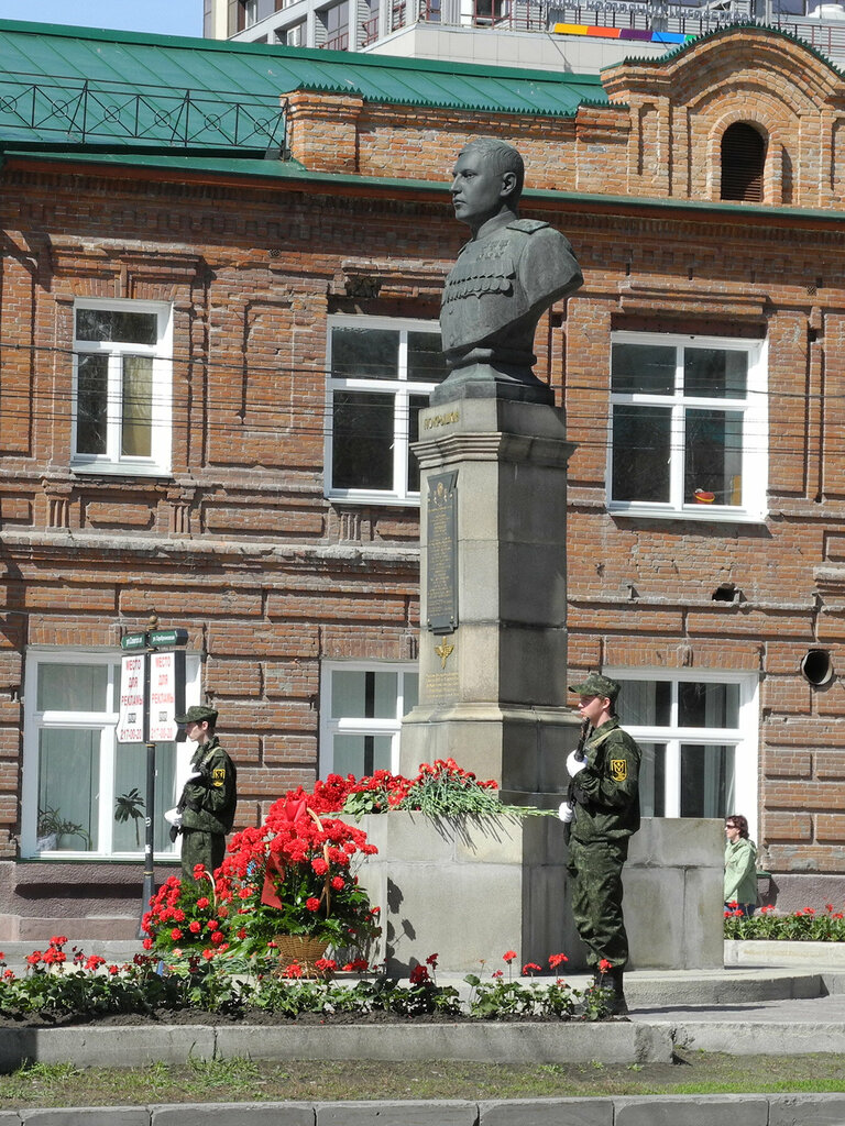 Anıt, heykel А.И. Покрышкин, Novosibirsk, foto