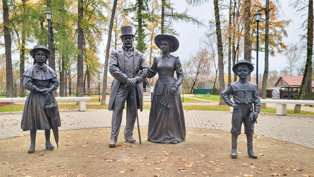 Park, sokak heykeli Семья купца, Aleksandrov, foto