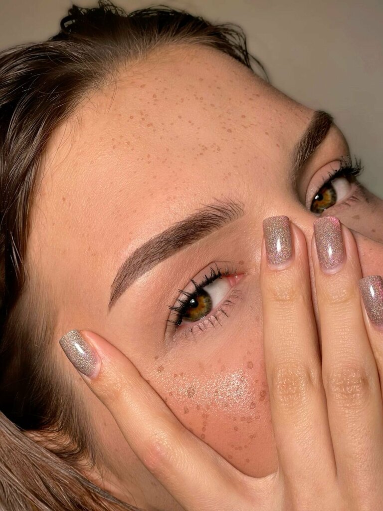 Kaş ve kirpik salonu Browsbyrmik, Rybnoye, foto