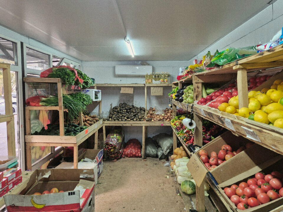 Manavlar Vegetable and Fruit Kiosk, Almatı, foto