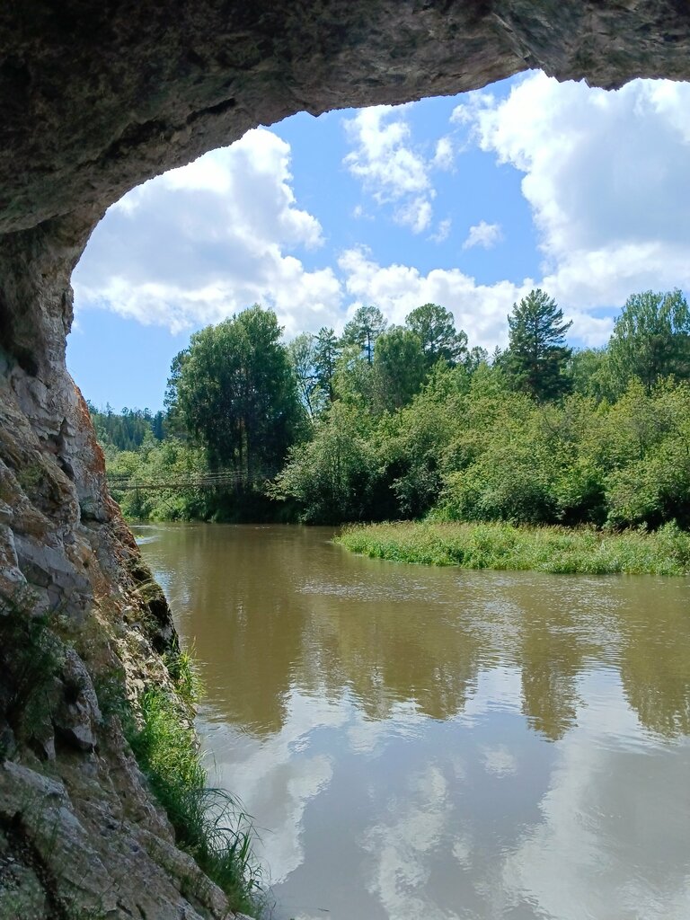 Turistik yerler Камень Карстовый Мост, Sverdlovskaya oblastı, foto