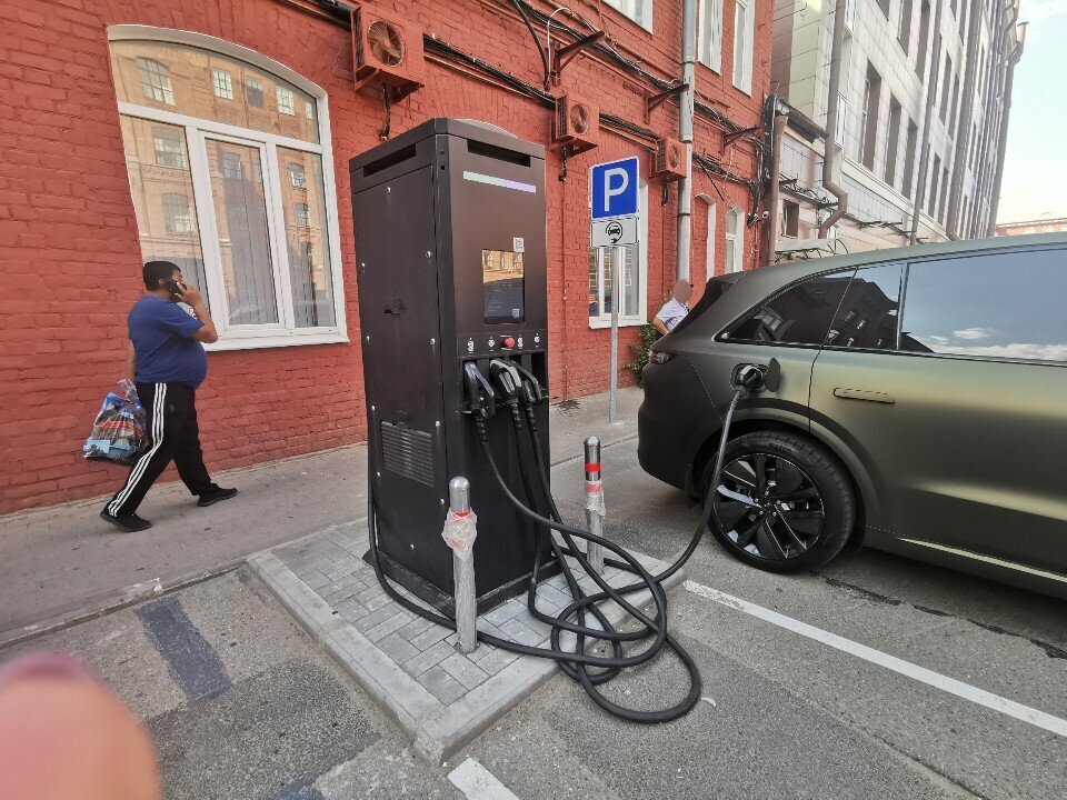 Elektrikli oto şarj istasyonları IT Charge, Saint‑Petersburg, foto
