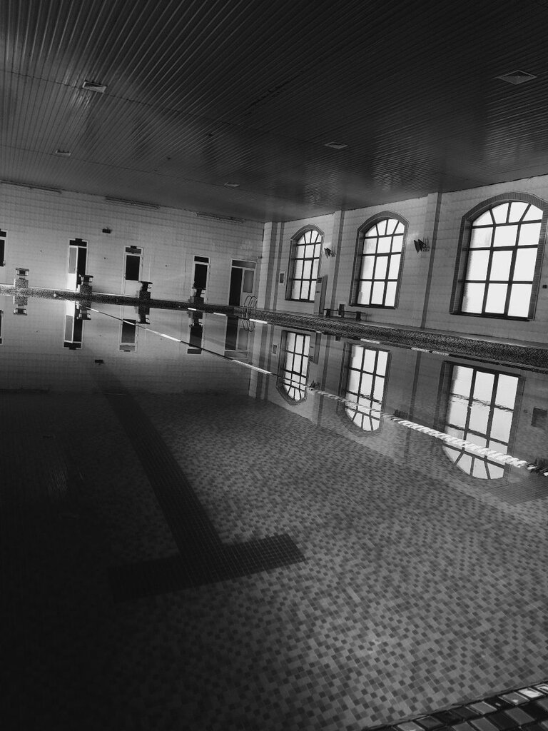 Yüzme havuzları Swimming pool of the Republican School of Water sports, Nukus, foto