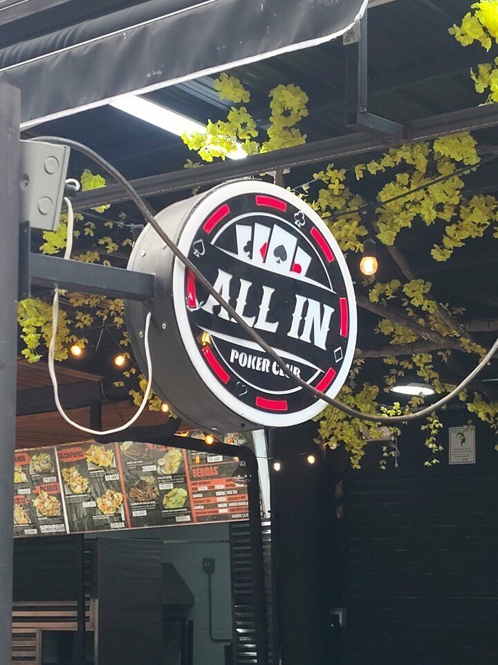 Oyun odası All in Poker Club, Medellin, foto