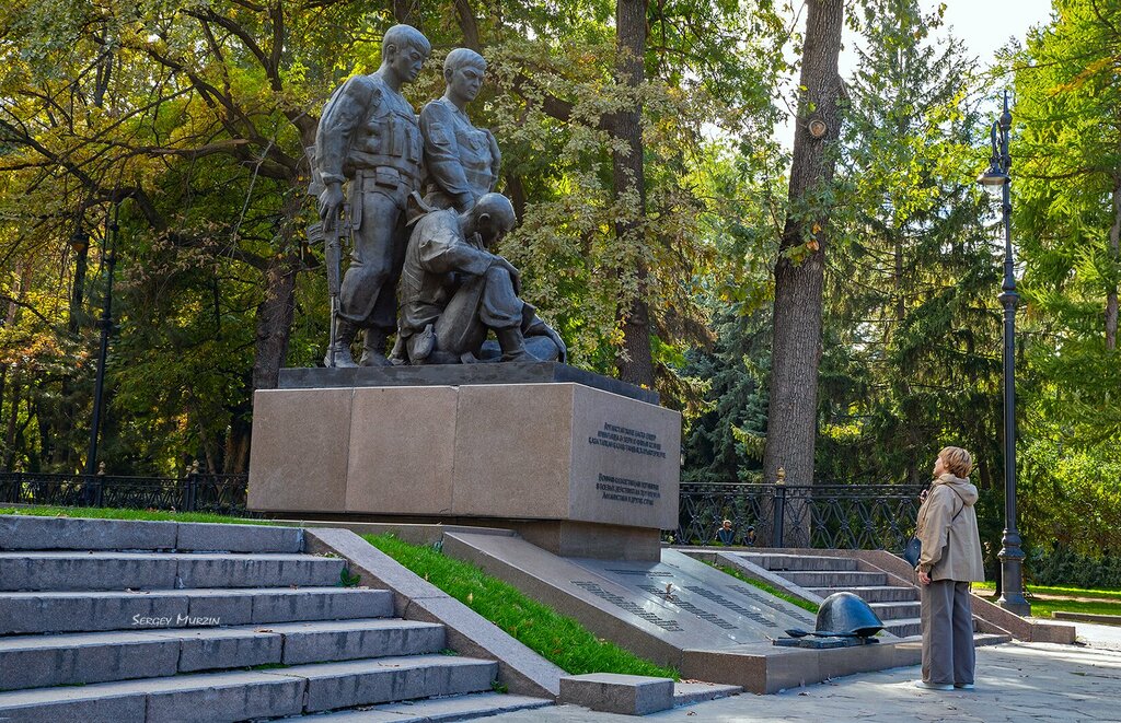 Anıt, heykel Heroism of 28 Panfilov Guardsmen, Almatı, foto