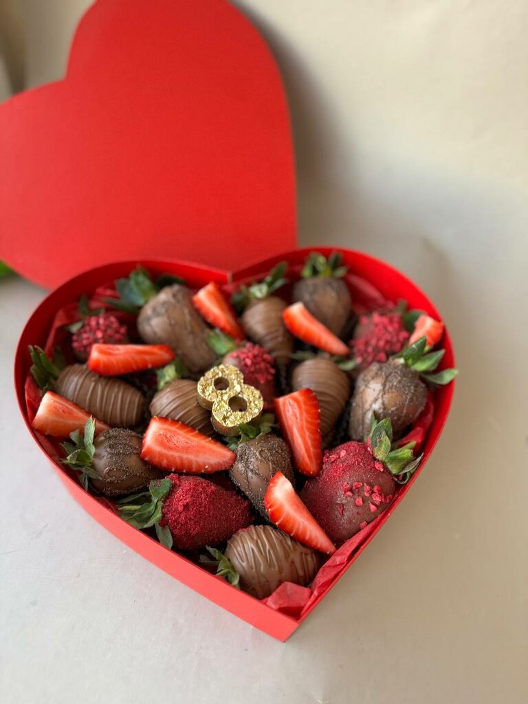 Pasta, şekerleme ve tatlı Клубника & Шоколад, Moskova ve Moskovskaya oblastı, foto