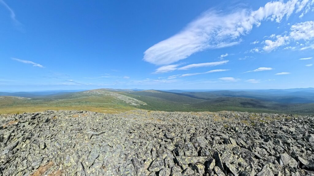 Dağ zirvesi Гора Печерья-Таляхчахль, Komi, foto