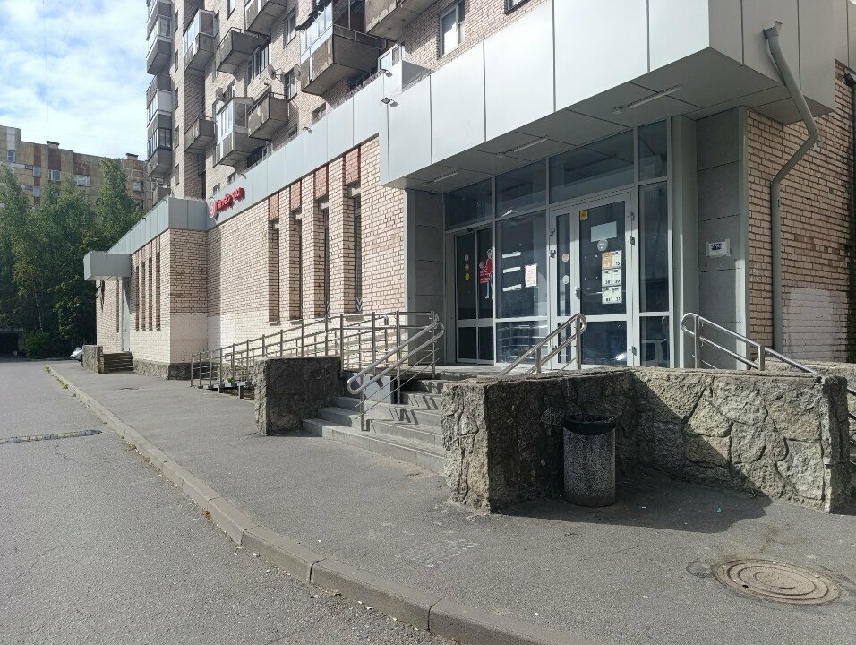 Parsel otomatı Ozon Box, Saint‑Petersburg, foto