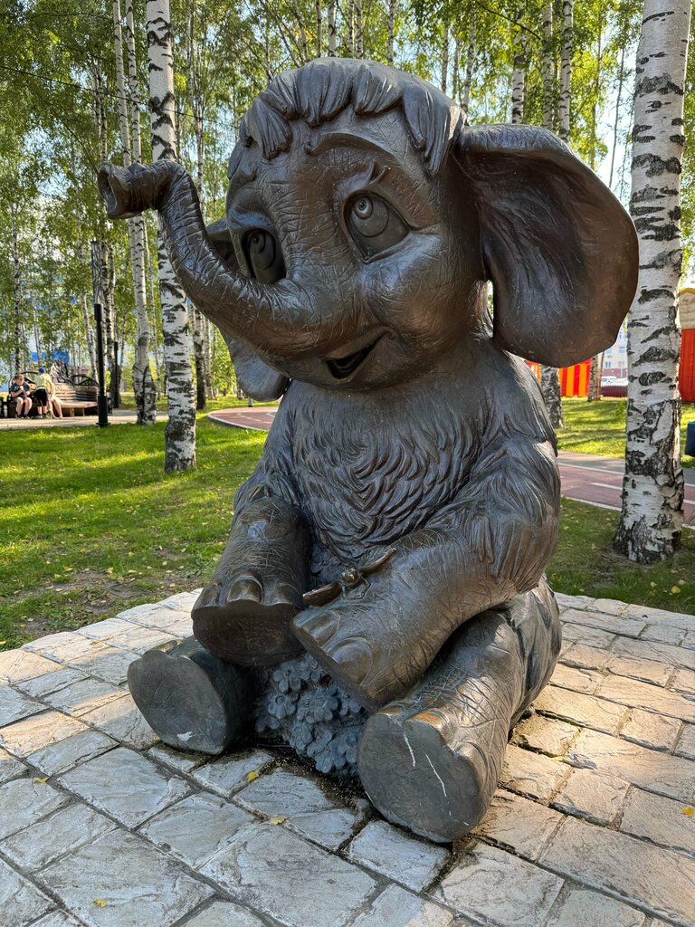 Park, sokak heykeli Мамонтёнок, Hantı‑Mansi, foto