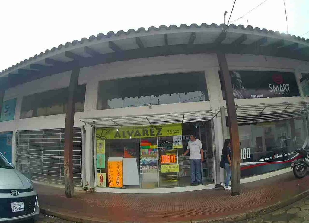 Kırtasiyeler Alvarez Bookstore, Santa‑Krus, foto