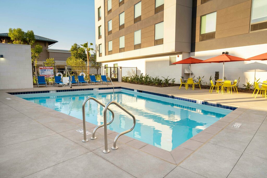Otel Home2 Suites by Hilton Corona, Corona, foto