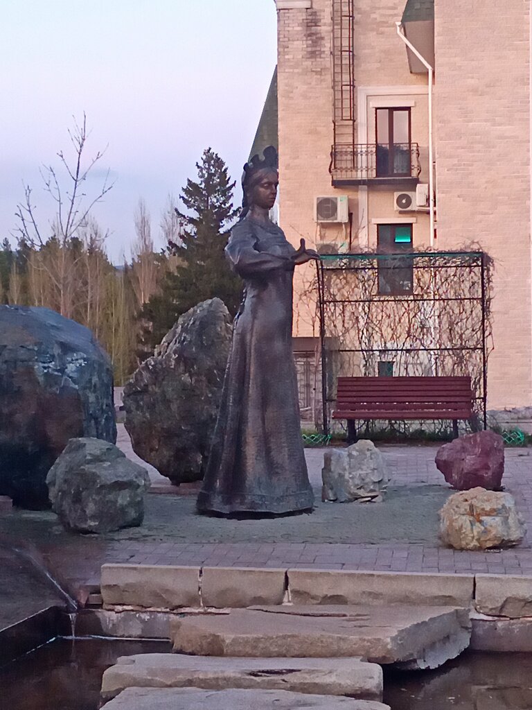 Park, sokak heykeli Хозяйка Медной горы, Zlatoust, foto